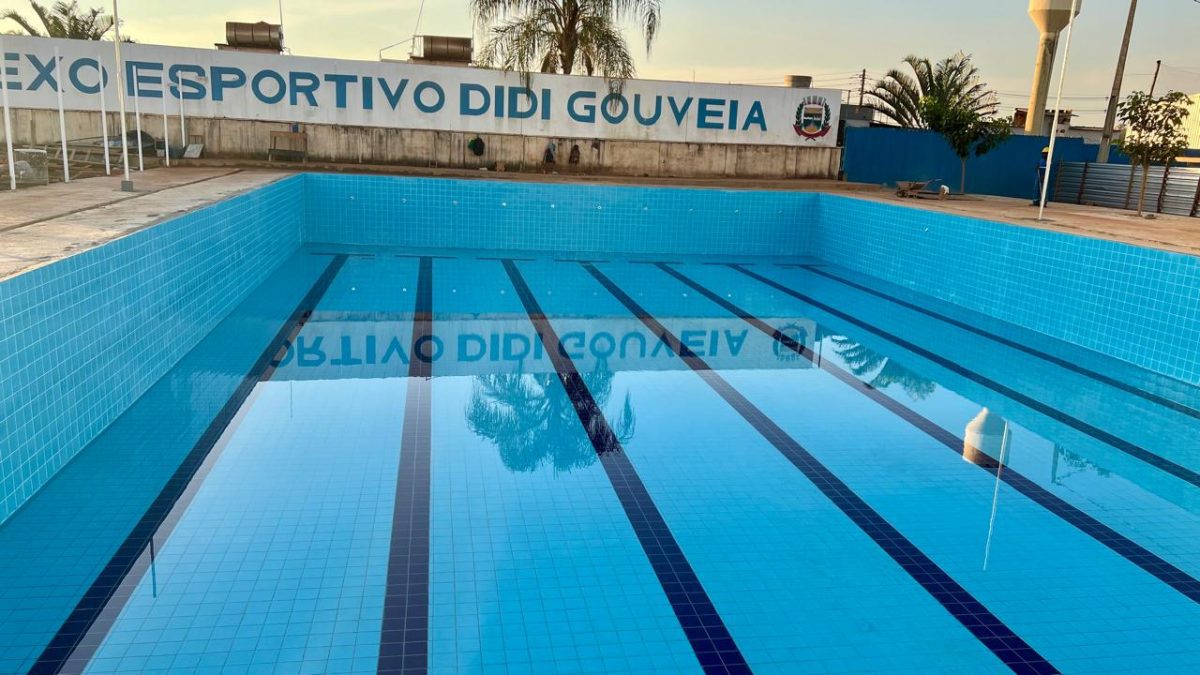 Obra de construção da piscina semiolímpica do Complexo Esportivo de São ...